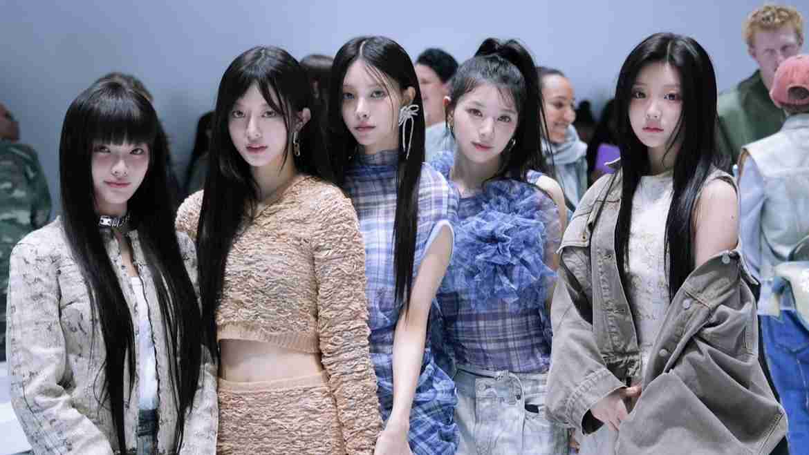 فرقة ILLIT تثير الجدل بشعبيتها فــي أسبوع الموضة باريس بدون ترسيم - كيبوبنا | KPOPNA - كيبوبنا